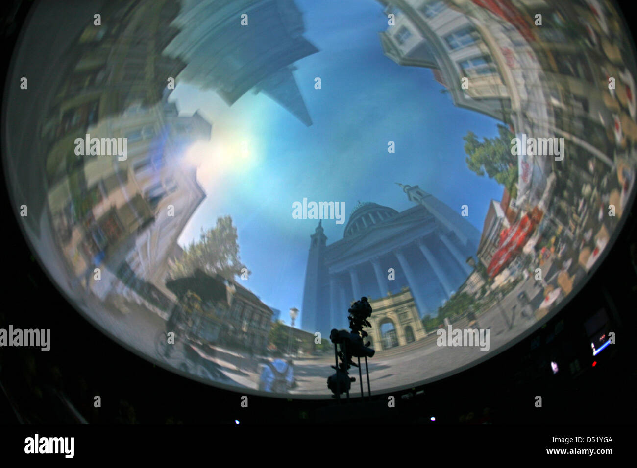 A new digital 360-degrees-projection on the heaven of Urania ...