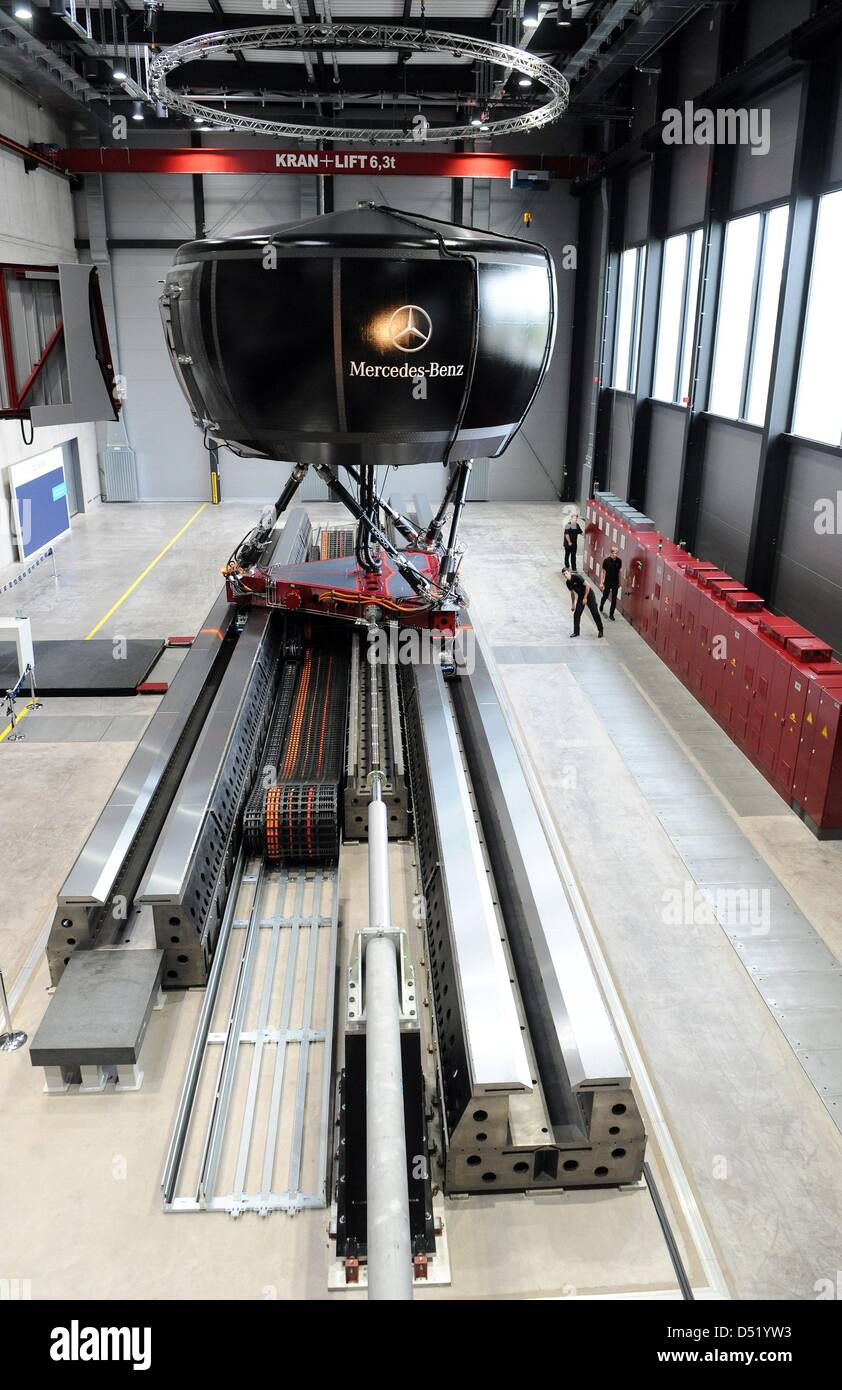 Visitors experience the new driving simulator of Daimler in ...