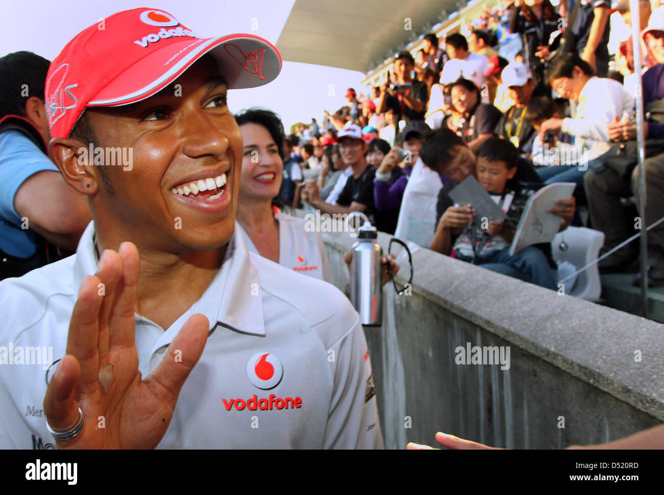 Lewis hamilton signs autographs formula hi-res stock photography and ...