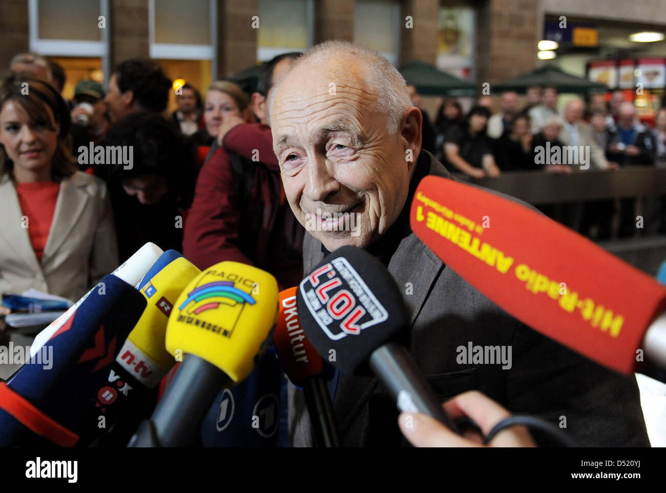 Heiner Geissler, negotiator between proponents and opponents of the ...