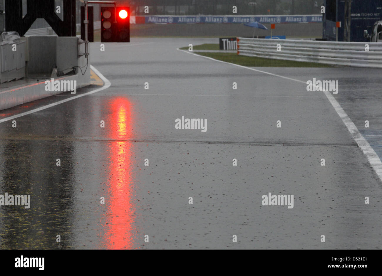 Motor racing lights rain hi-res stock photography and images - Alamy