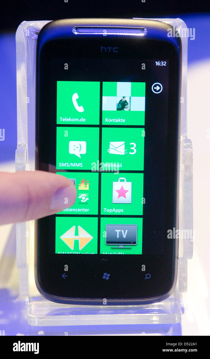 Microsoft windows 11 hi-res stock photography and images - Alamy