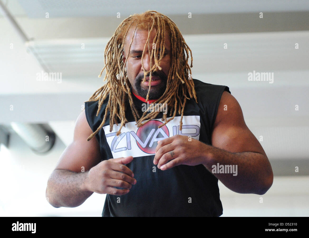Challenger Shannon Briggs presents his skills during a public training ...