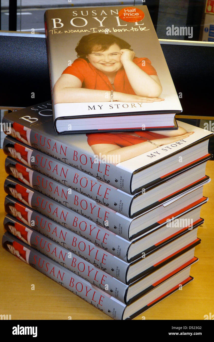 Susan boyle's book hi-res stock photography and images - Alamy