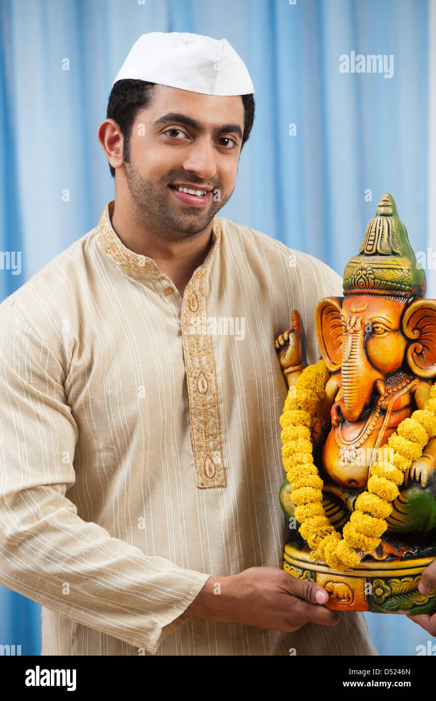 Maharashtrian cap hi-res stock photography and images - Alamy