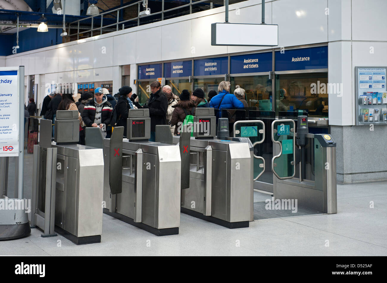 Rail ticket barriers hi-res stock photography and images - Alamy