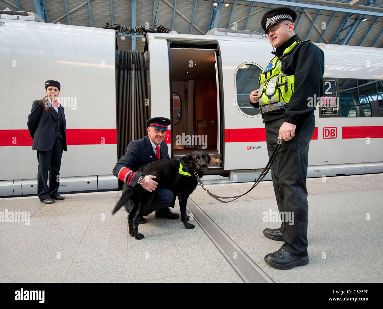 After a first test run through the Channel Tunnel, a Deutsche Bahn ...