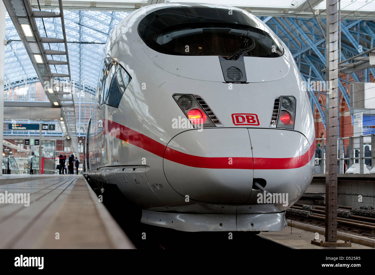 After a first test run through the Channel Tunnel, a new ICE 3 train is ...
