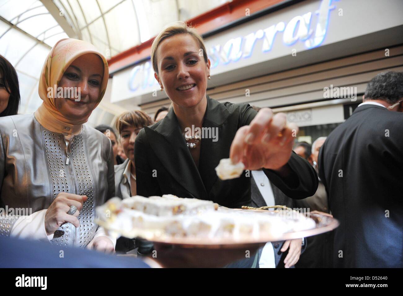 The wife of German President Wulff, Bettina Wulff (R) and wife of the ...