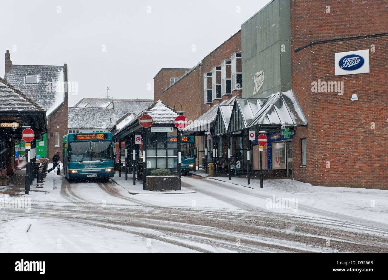 Arriva buses sevenoaks bus station hi-res stock photography and images ...