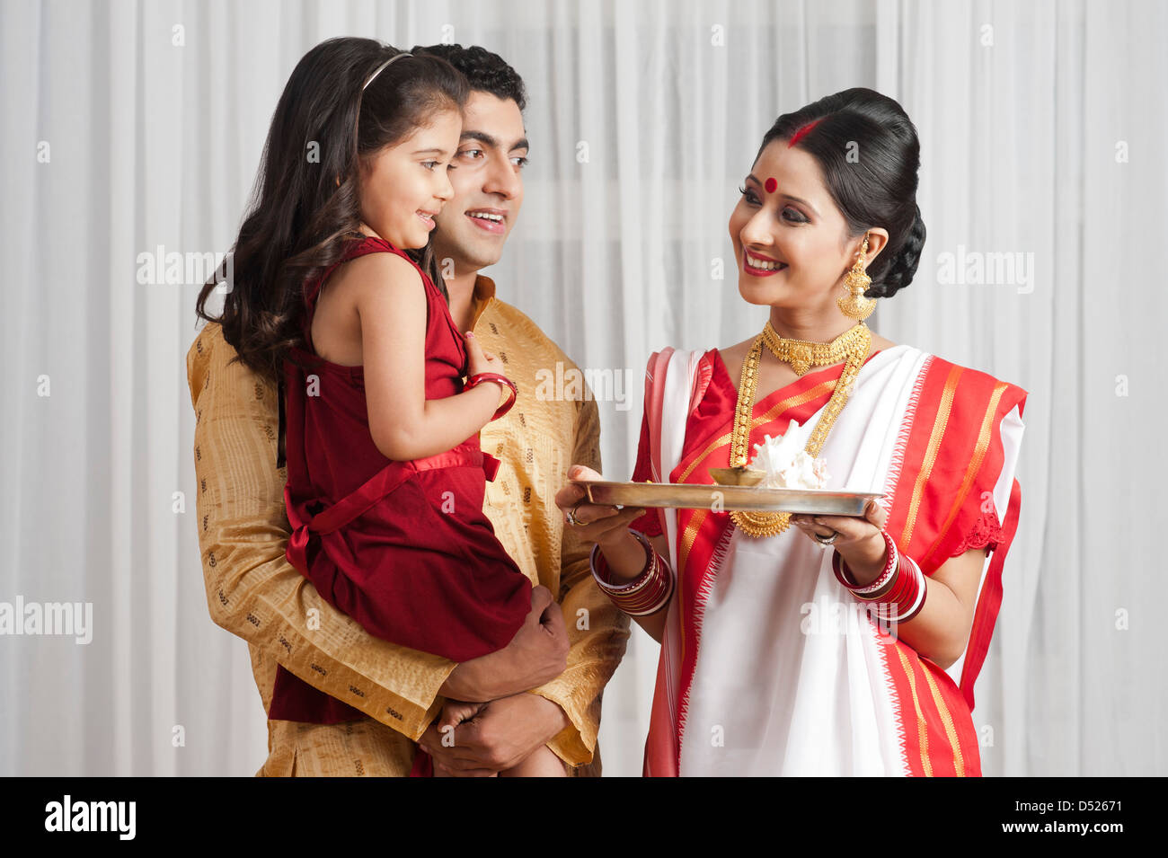 Bengali family hi-res stock photography and images - Alamy