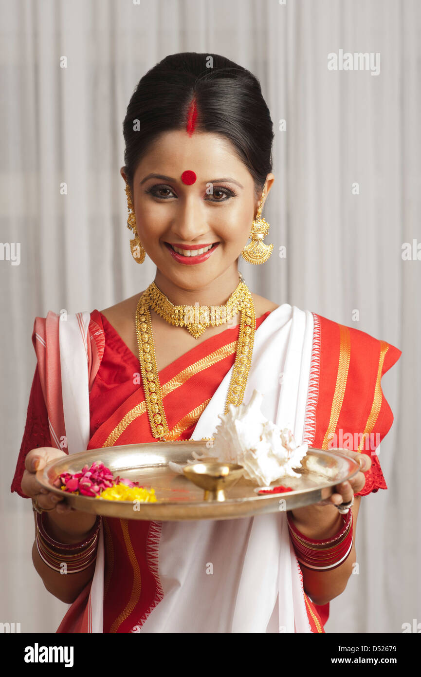 Bengali sari hi-res stock photography and images - Alamy