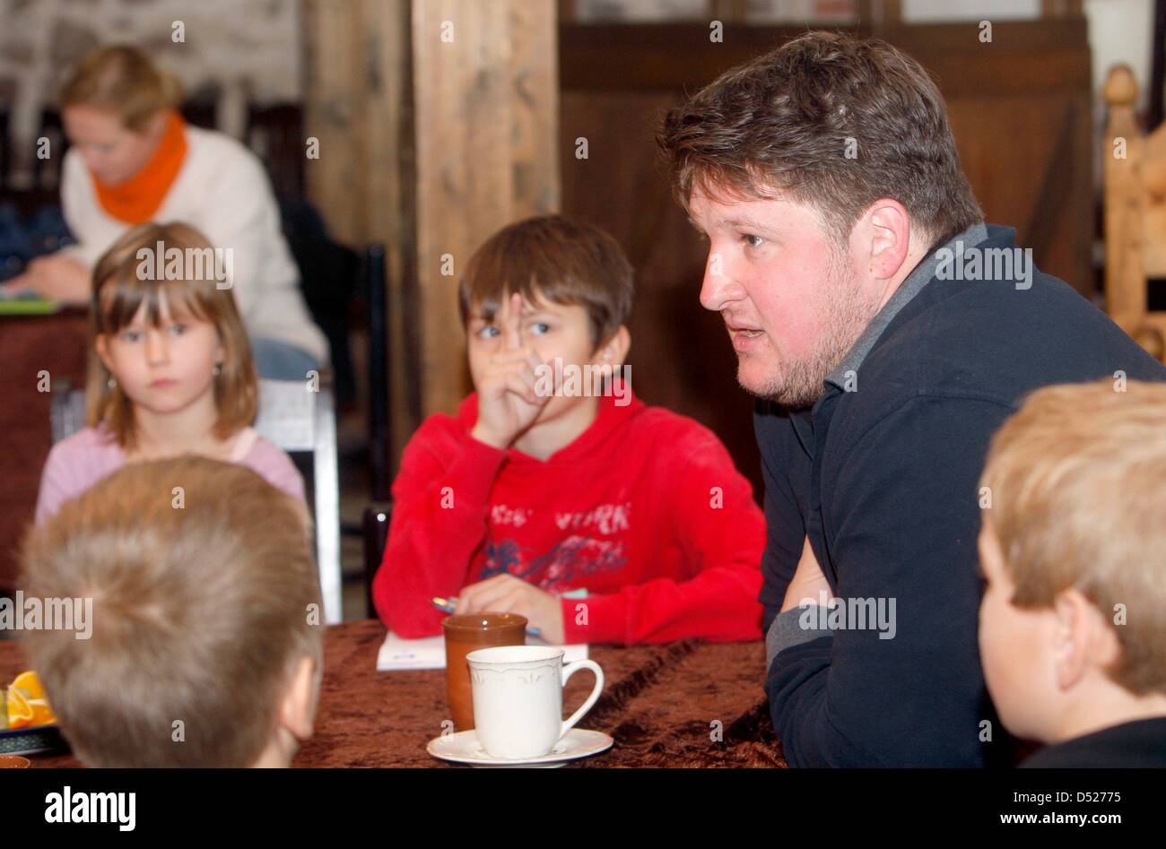 German Olympic weightlifting champion Matthias Steiner (C) talks with ...