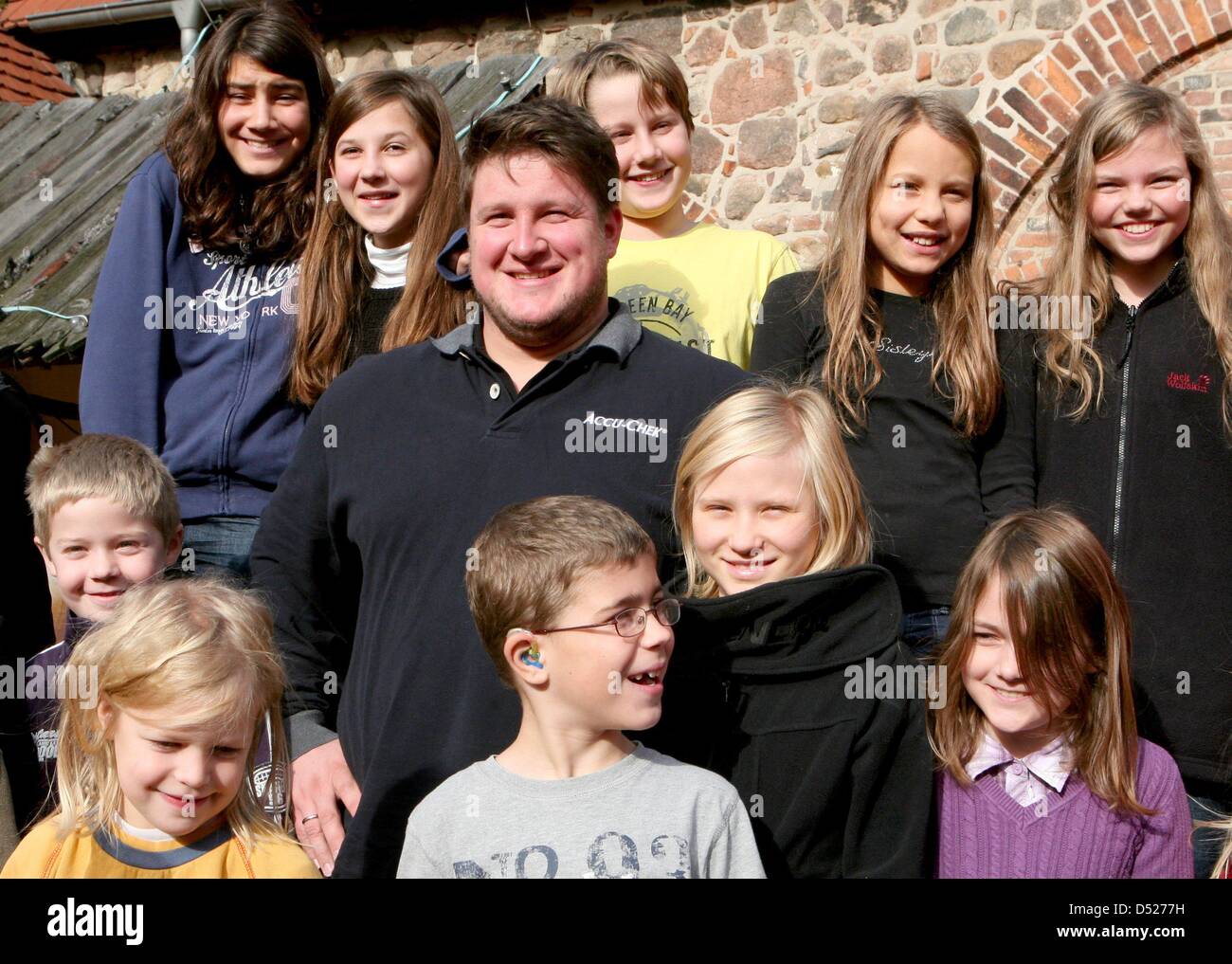 German Olympic weightlifting champion Matthias Steiner (C) talks with ...
