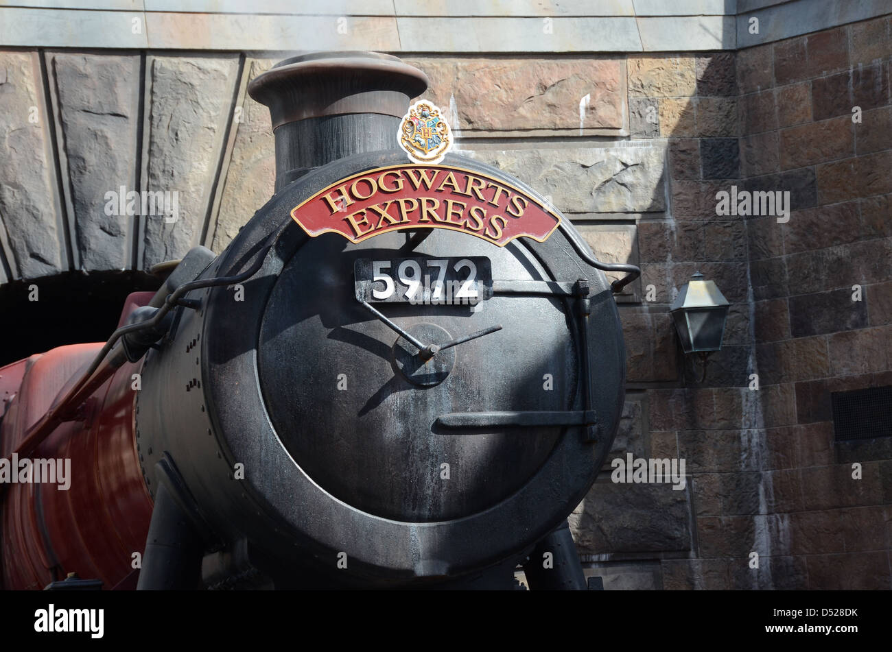 Inside The Wizarding World Of Harry Potter at Universal Islands of ...