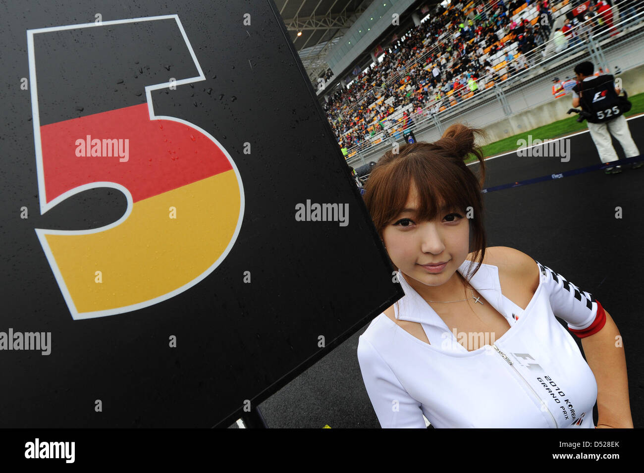 Grid girl korea hi-res stock photography and images - Alamy