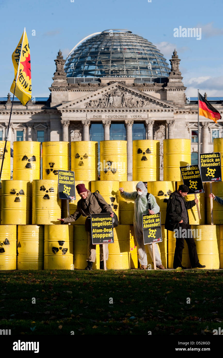 Anti-nuclear activists protest against a CASTOR transport in Berlin ...