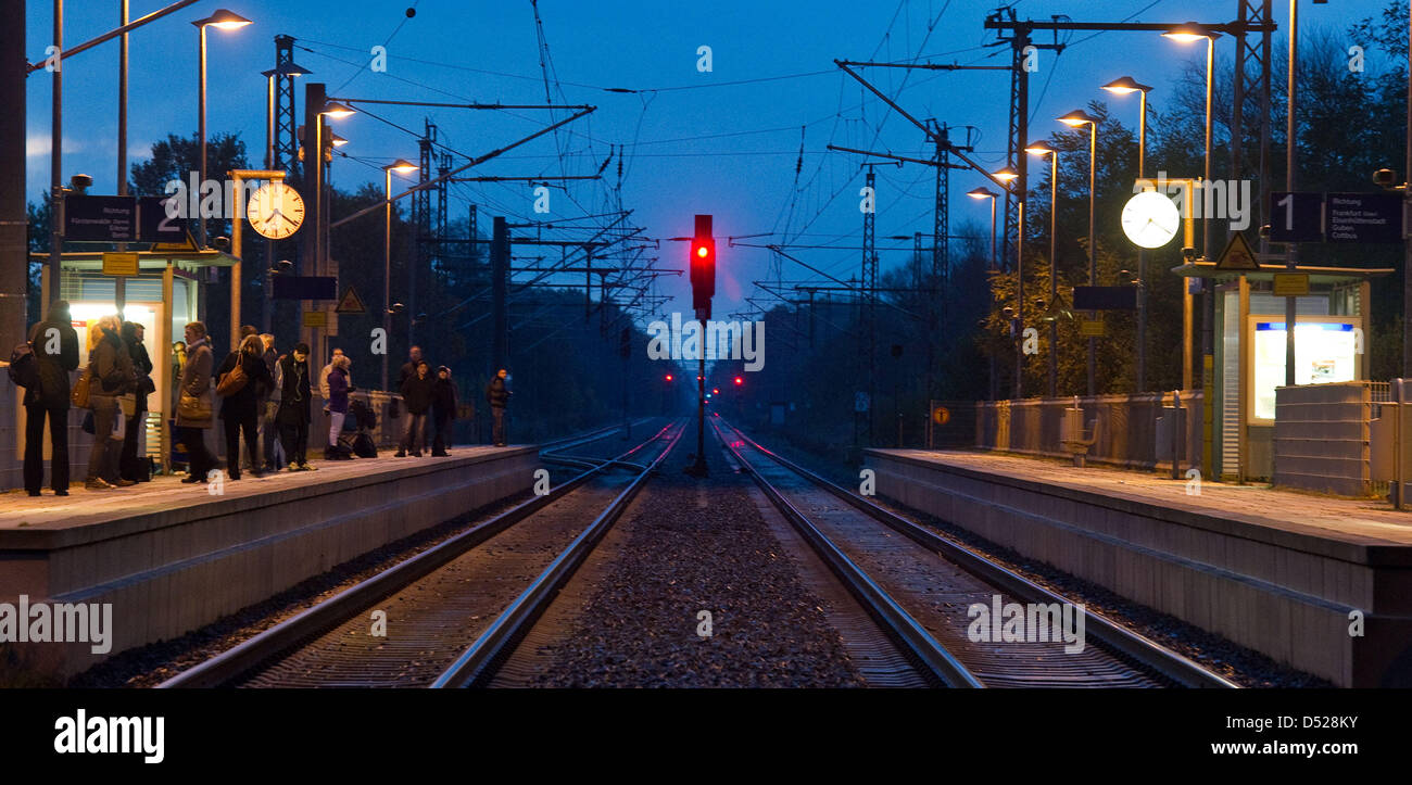 Commuters waits for their train in Briesen, Germany, 26 October 2010 ...