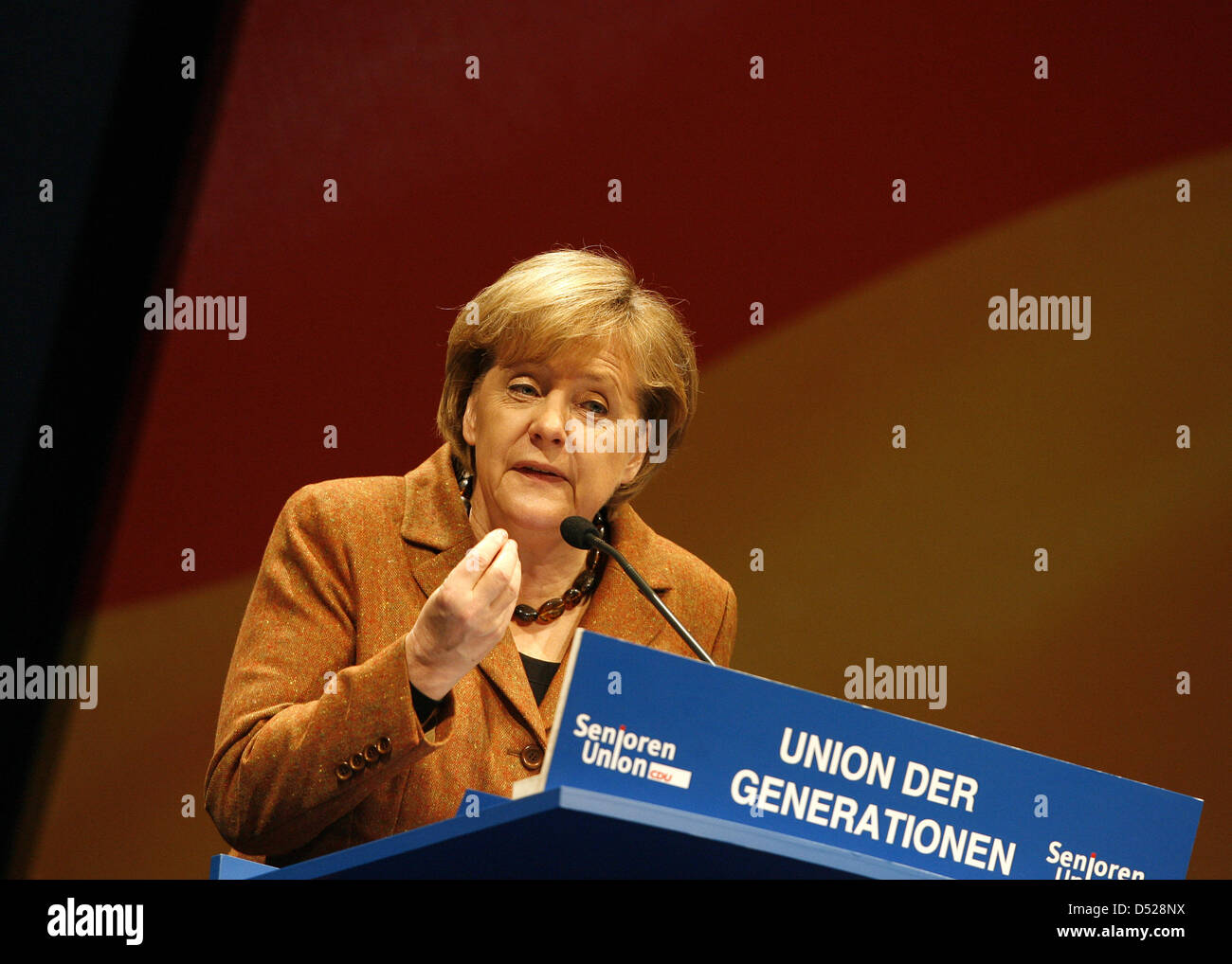 Bundeskanzlerin Angela Merkel (CDU) spricht am Dienstag (26.10.2010 ...