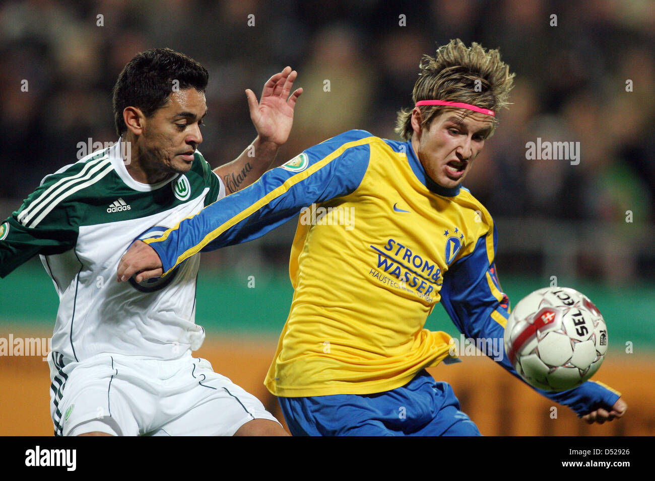 Wolfsburg'sJosue (l-r)tackles Hamburg'S Jan Lauer during a DFB Cup game ...