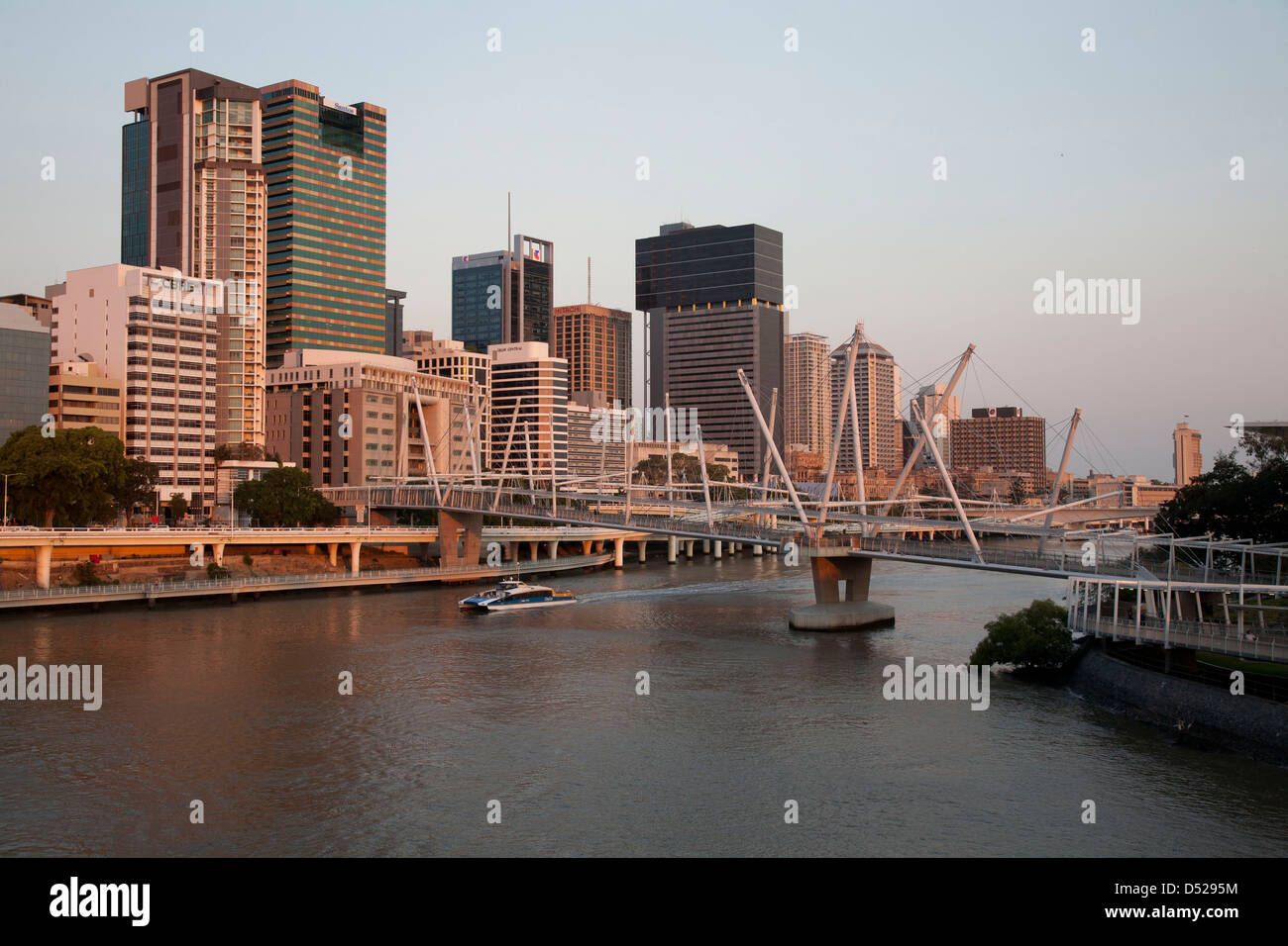 Sunset over Brisbane's newest pedestrian bridge the Kurilpa Bridge ...