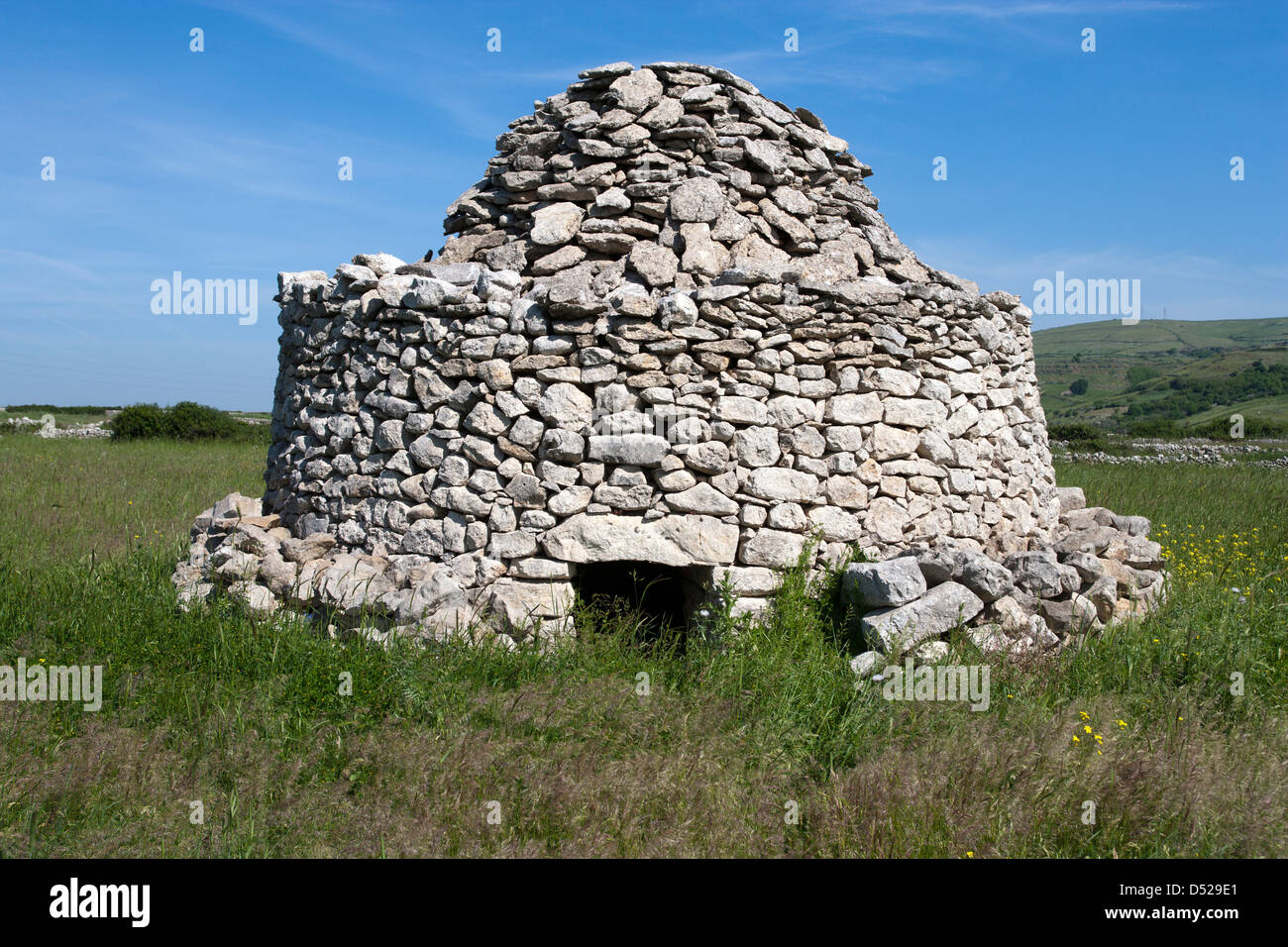 Farmers Traditional Dry Stone Walled Hut Stock Photo - Alamy