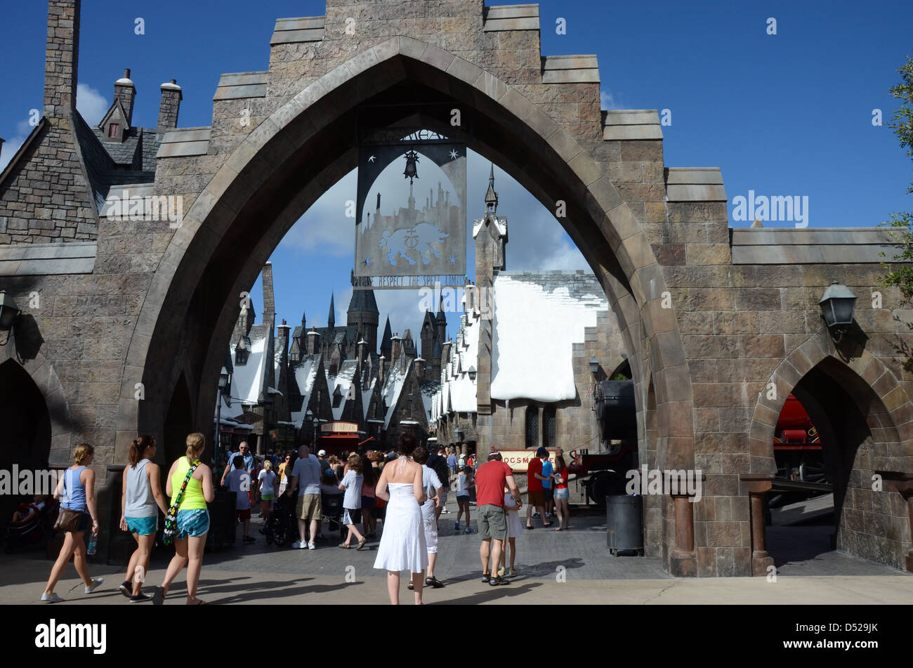 Inside The Wizarding World Of Harry Potter at Universal Islands of ...