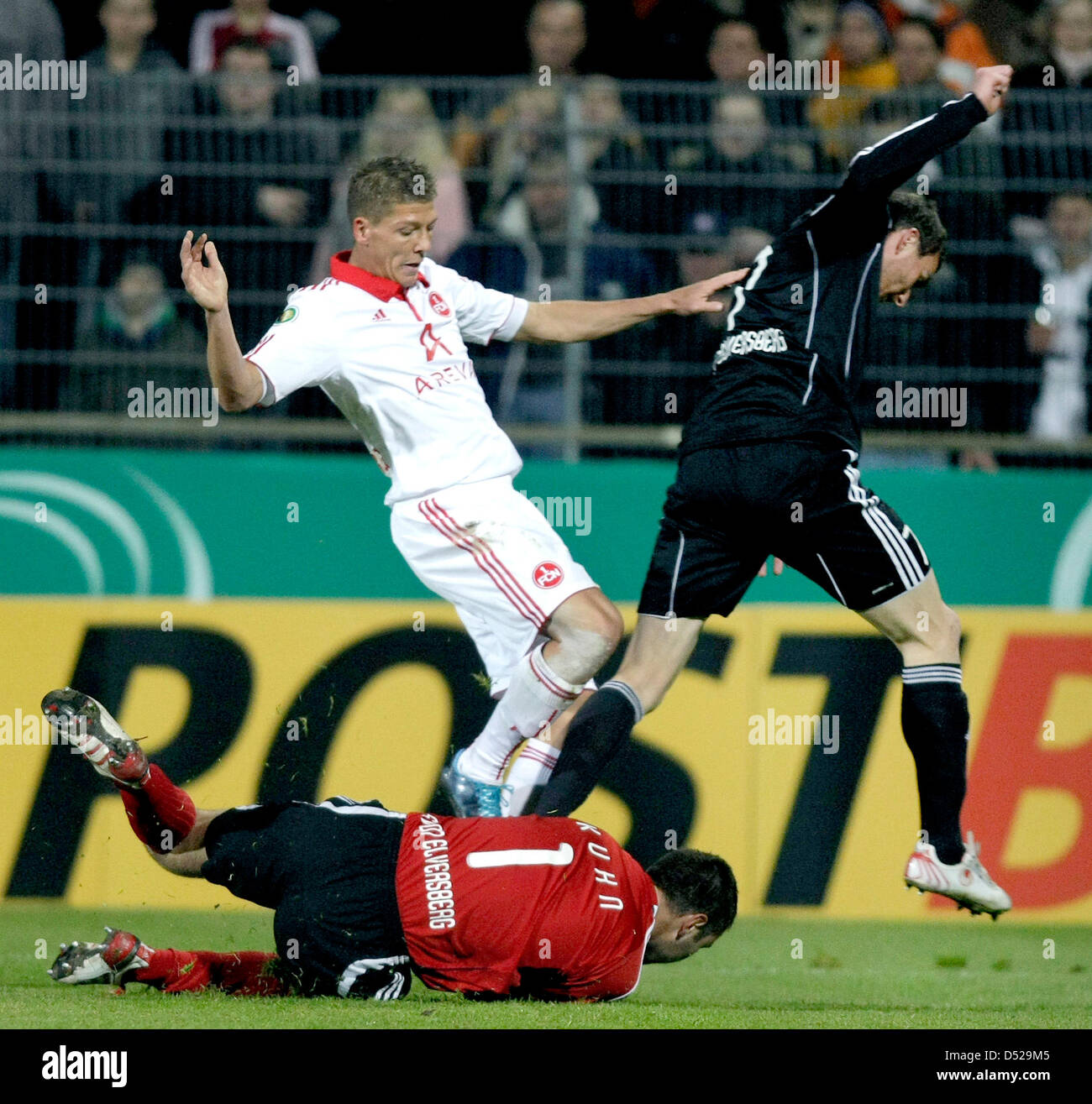 Elversberg's Matthias Kuhn (below), Thorsten Reiss (R) and Nuremberg's ...