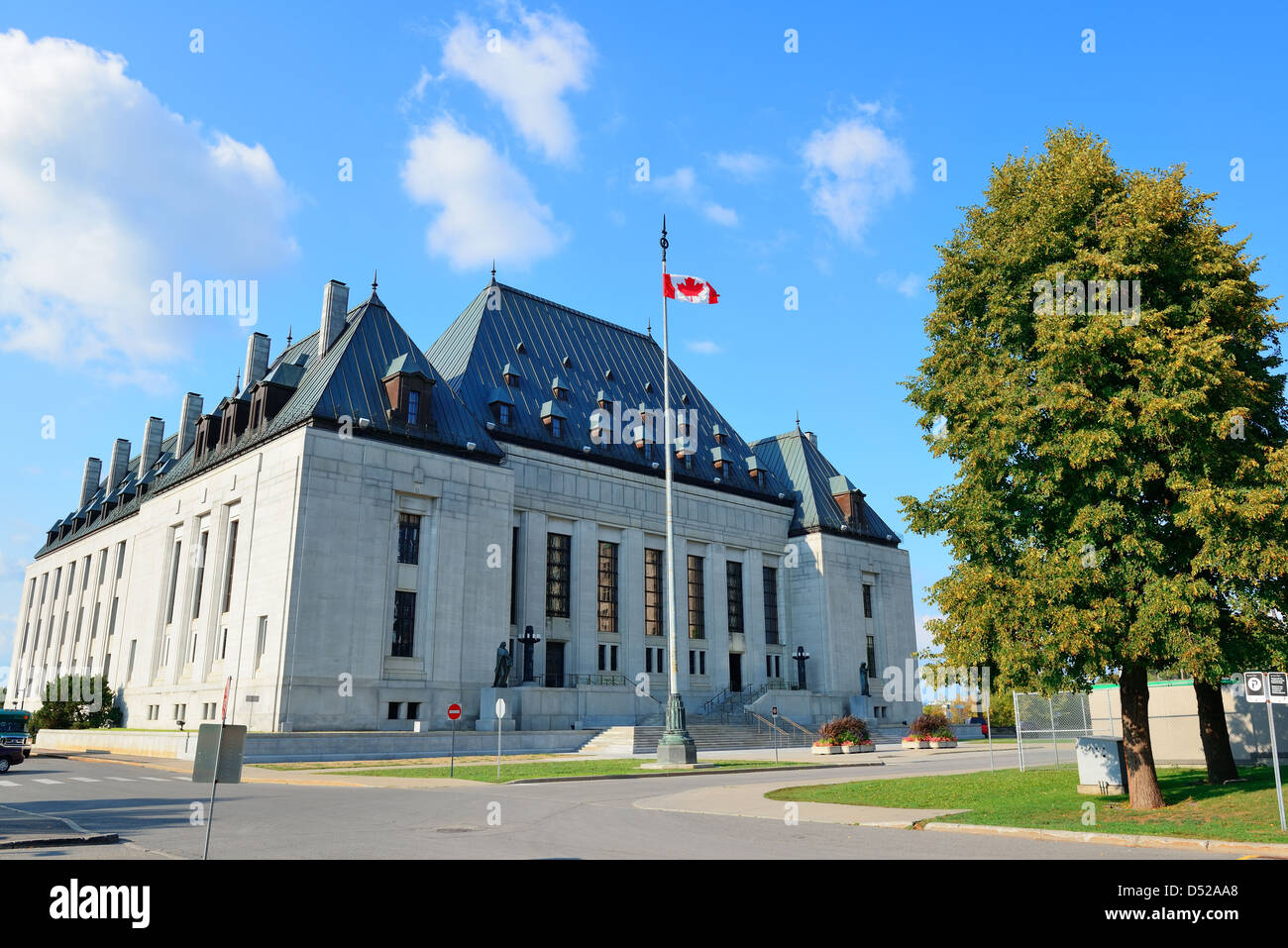Supreme Court of Canada on street Stock Photo - Alamy