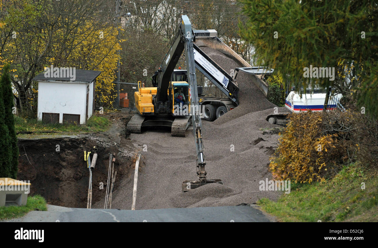 Giant pothole hi-res stock photography and images - Alamy