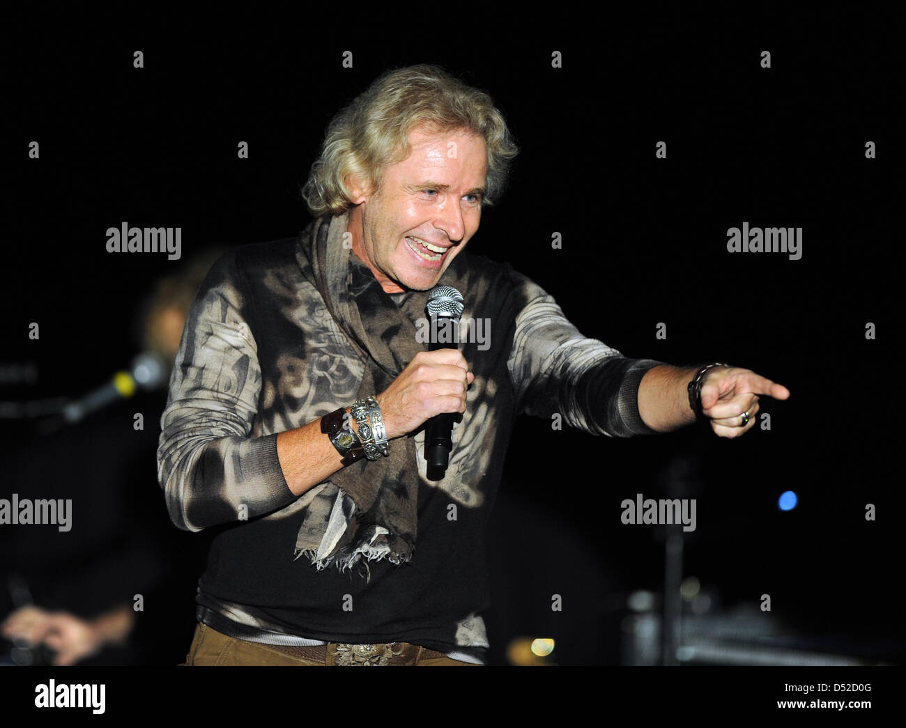 German TV host Thomas Gottschalk announces a concert of US rock band ...