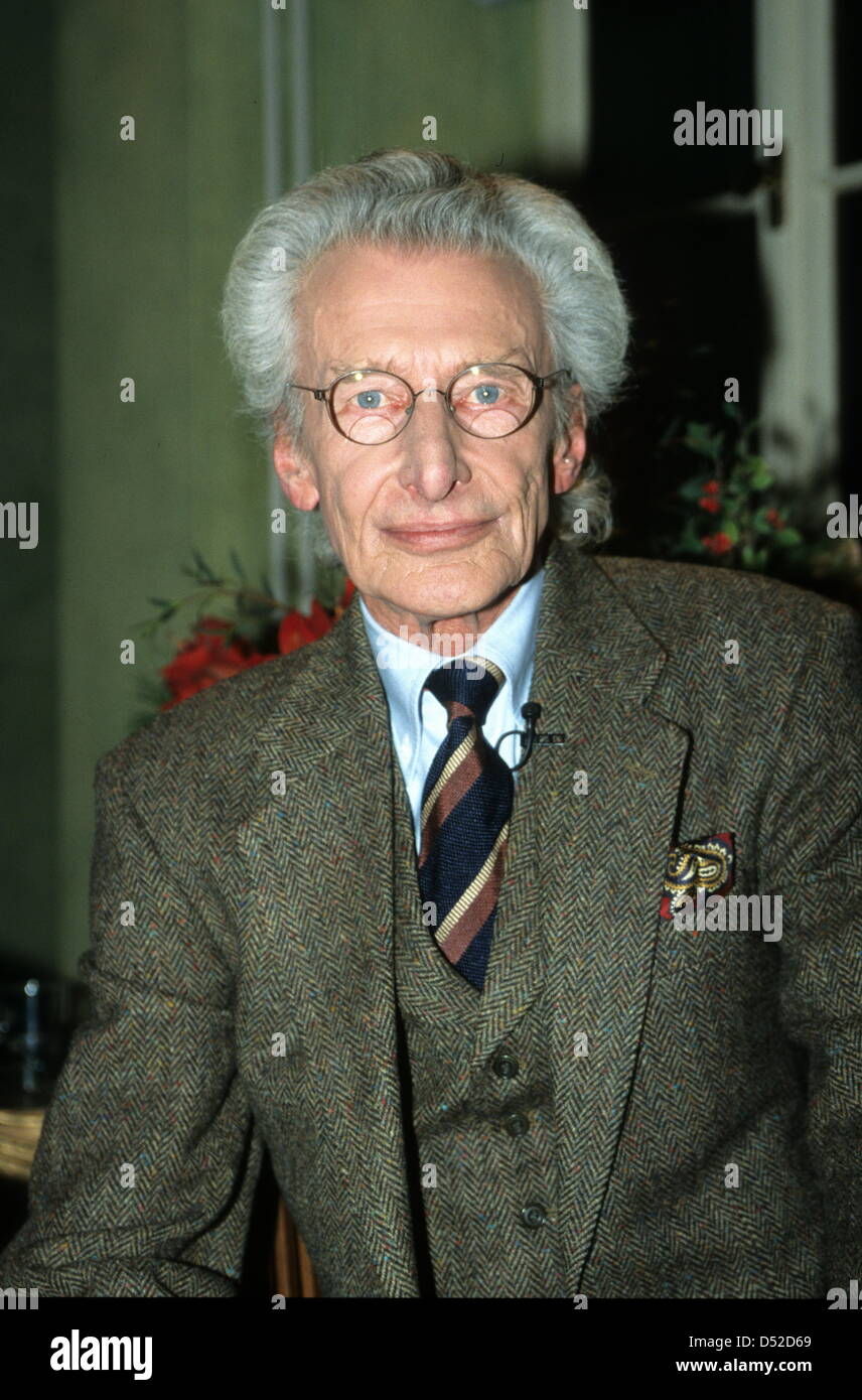 30 november 2002 hi-res stock photography and images - Alamy