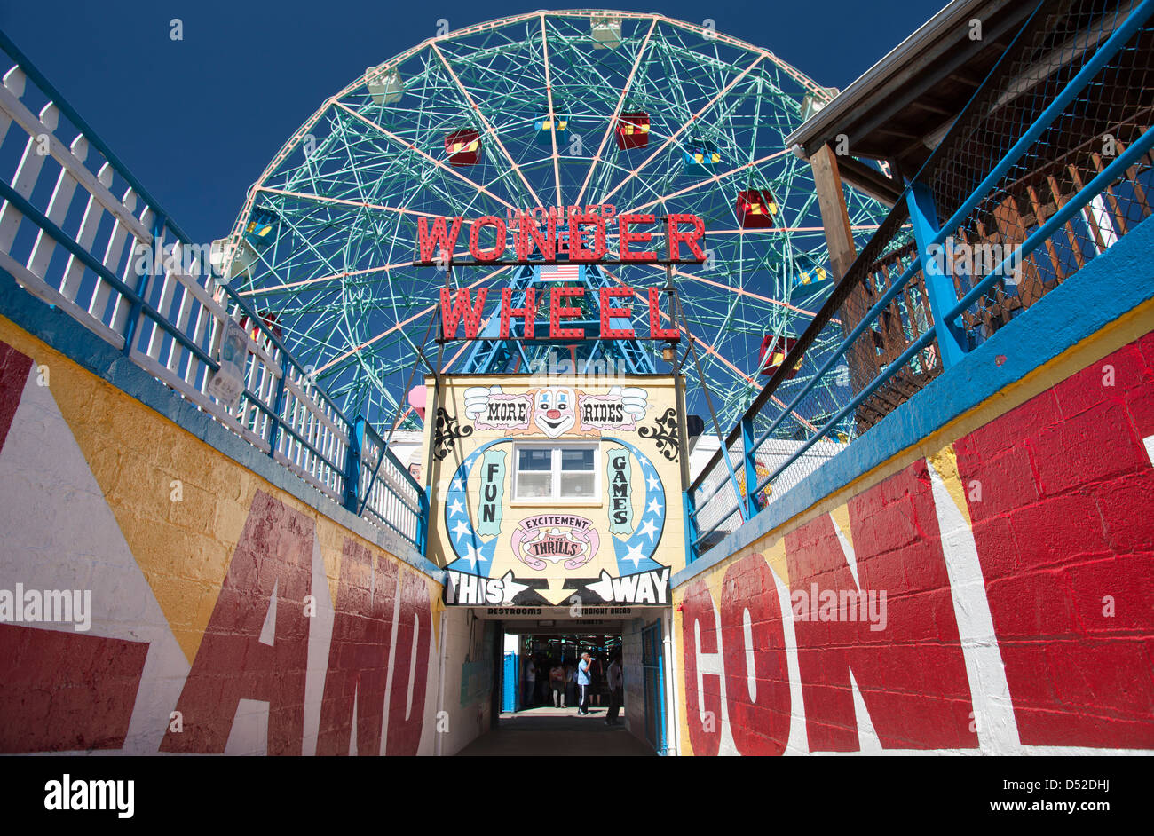 DENO'S WONDER WHEEL AMUSEMENT PARK CONEY ISLAND BROOKLYN NEW YORK CITY ...
