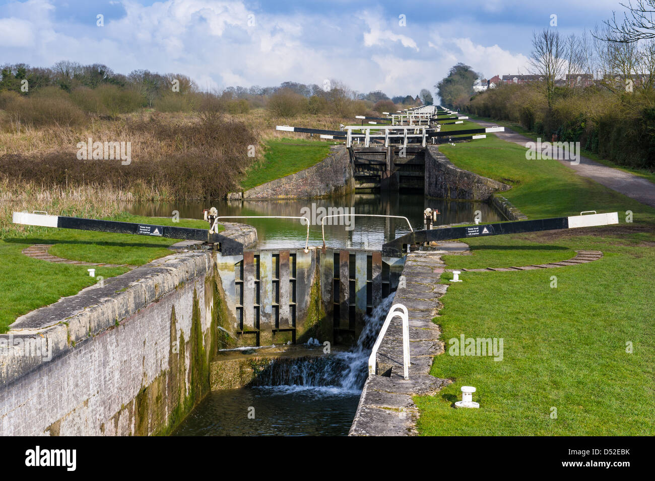 Devizes england locks hi-res stock photography and images - Alamy