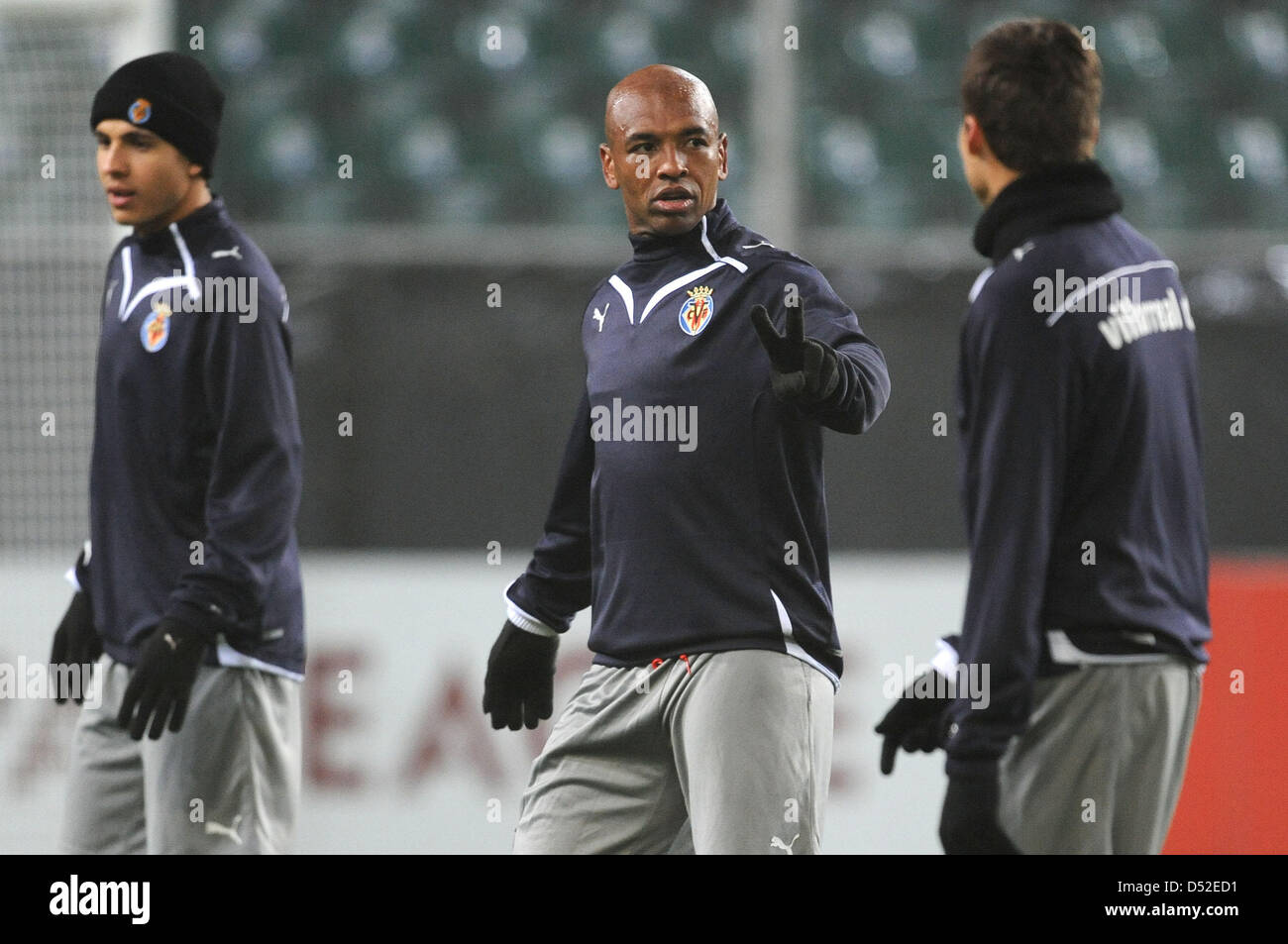 Nilmar, Marcos Senna and David Fuster (L-R) of Spanish soccer club FC ...