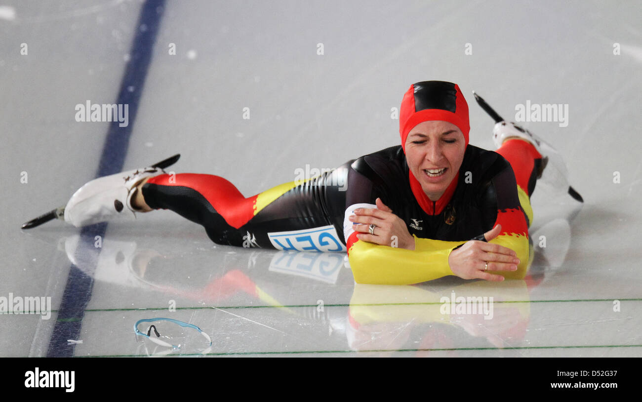 Anni Friesinger-Postma of Germany falls down during the Speed Skating ...