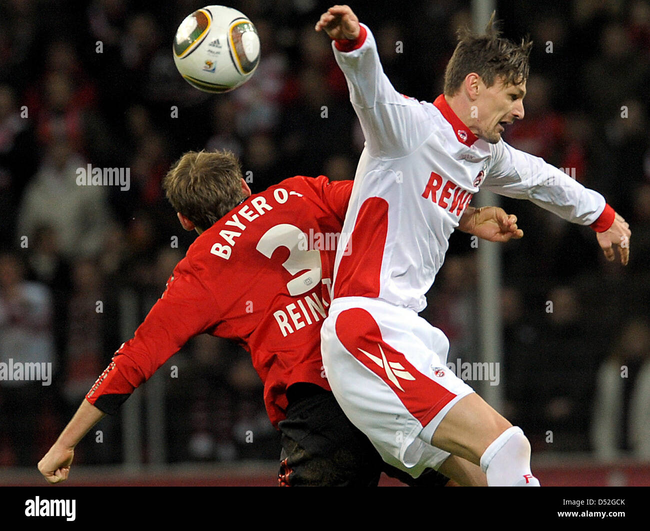 Leverkusen's Stefan Reinartz (L) fights for the ball with Cologne's ...