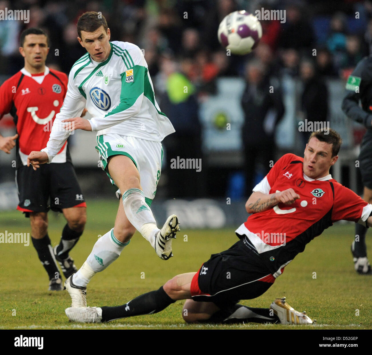 Hanover's Jan Durica (R) fights for the ball with Wolfsburg's Edin ...