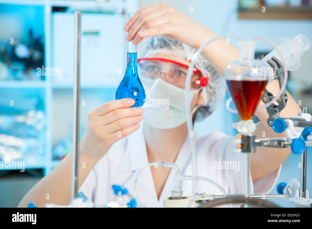 Lab researcher hi-res stock photography and images - Alamy