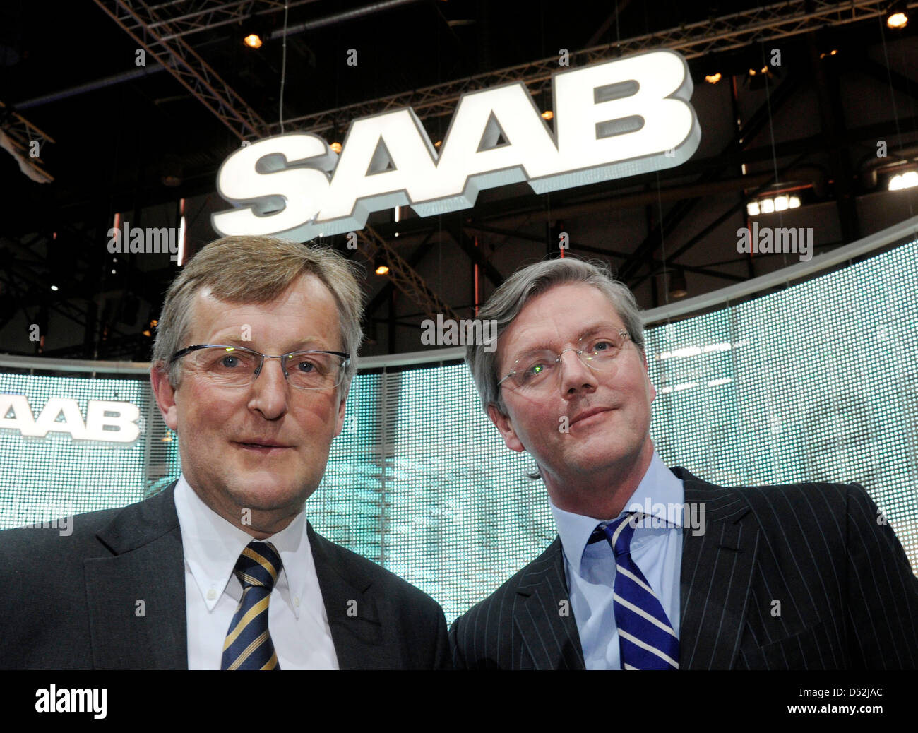 Saab CEO Jan-Ake Jonsson (L) and Spyker CEO Victor Muller (R) shake ...