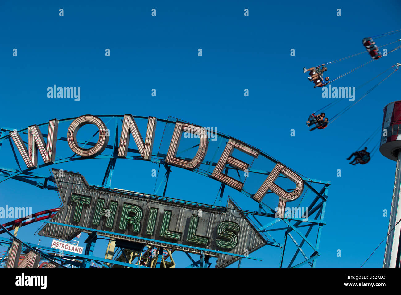 WONDER WHEEL SIGN DENOS WONDER WHEEL AMUSEMENT PARK CONEY ISLAND ...