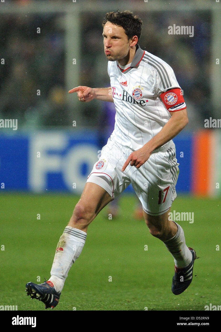 Bayern Munich's Mark van Bommel celebrates his 1-2 score during the ...