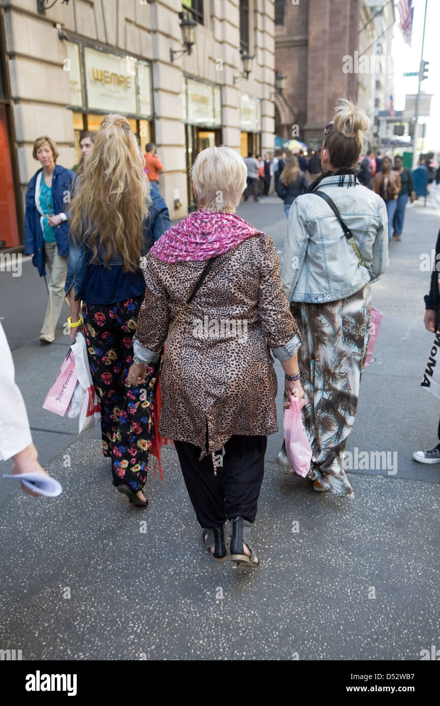 Strolling avenue hi-res stock photography and images - Alamy