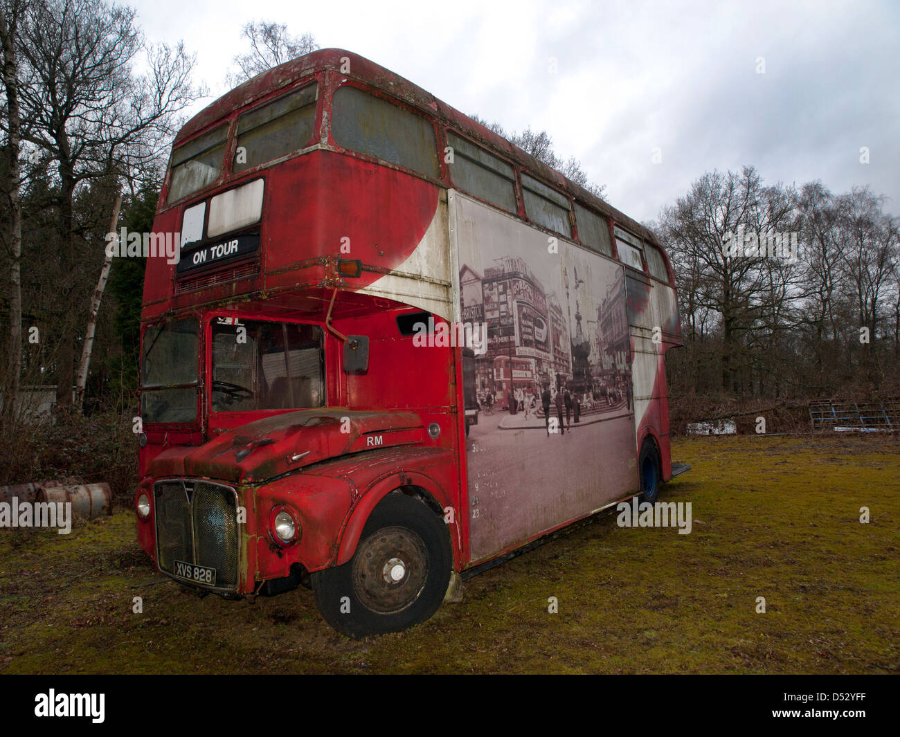 London routemaster bus conductor hi-res stock photography and images ...