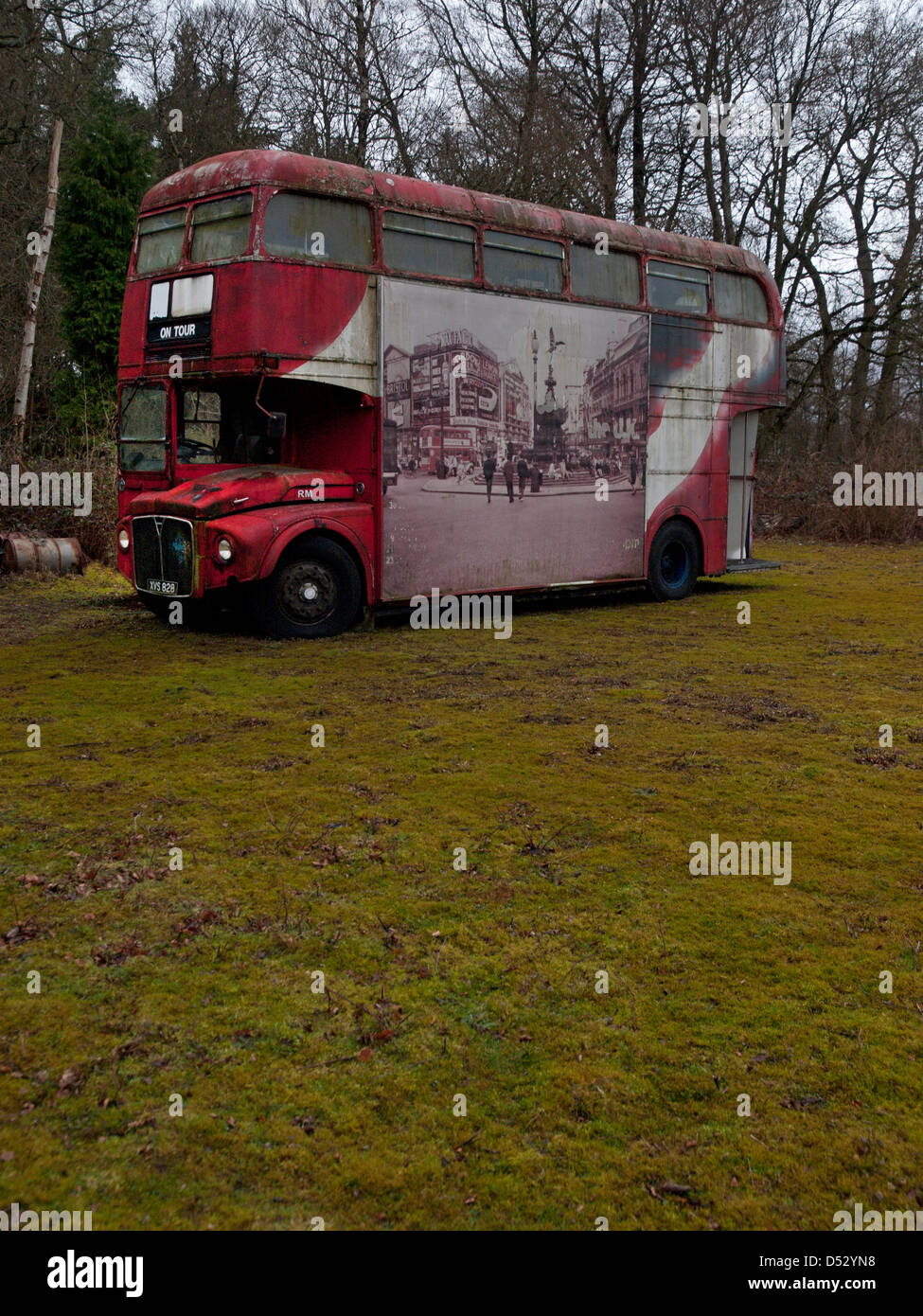 Red routemaster conductor hi-res stock photography and images - Alamy