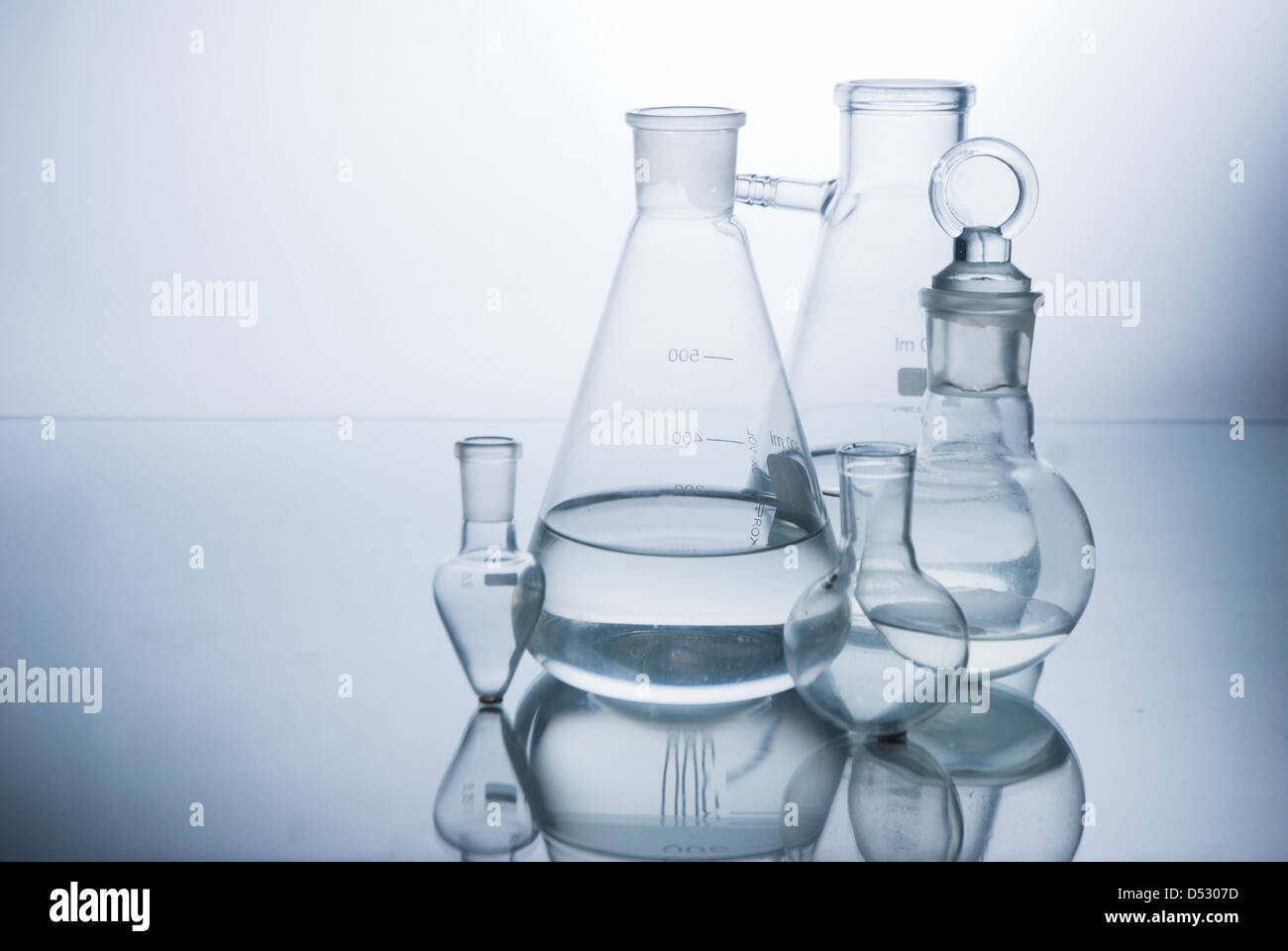 Laboratory glassware hi-res stock photography and images - Alamy