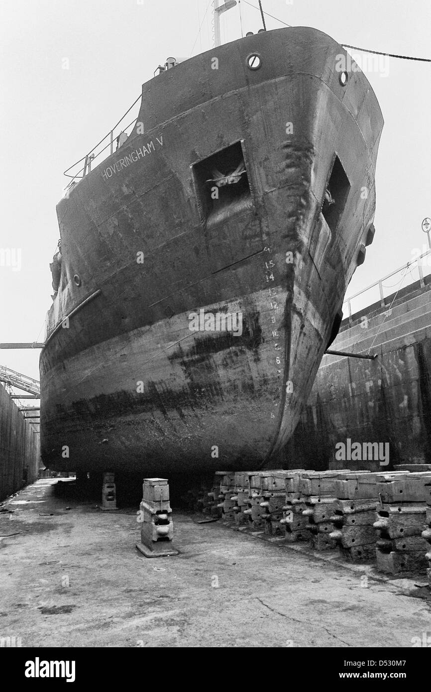 liverpool Albert docks dry dock with ship being repaired Stock Photo ...