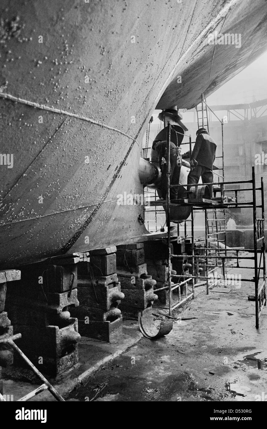 liverpool Albert docks dry dock with ship being repaired Stock Photo ...
