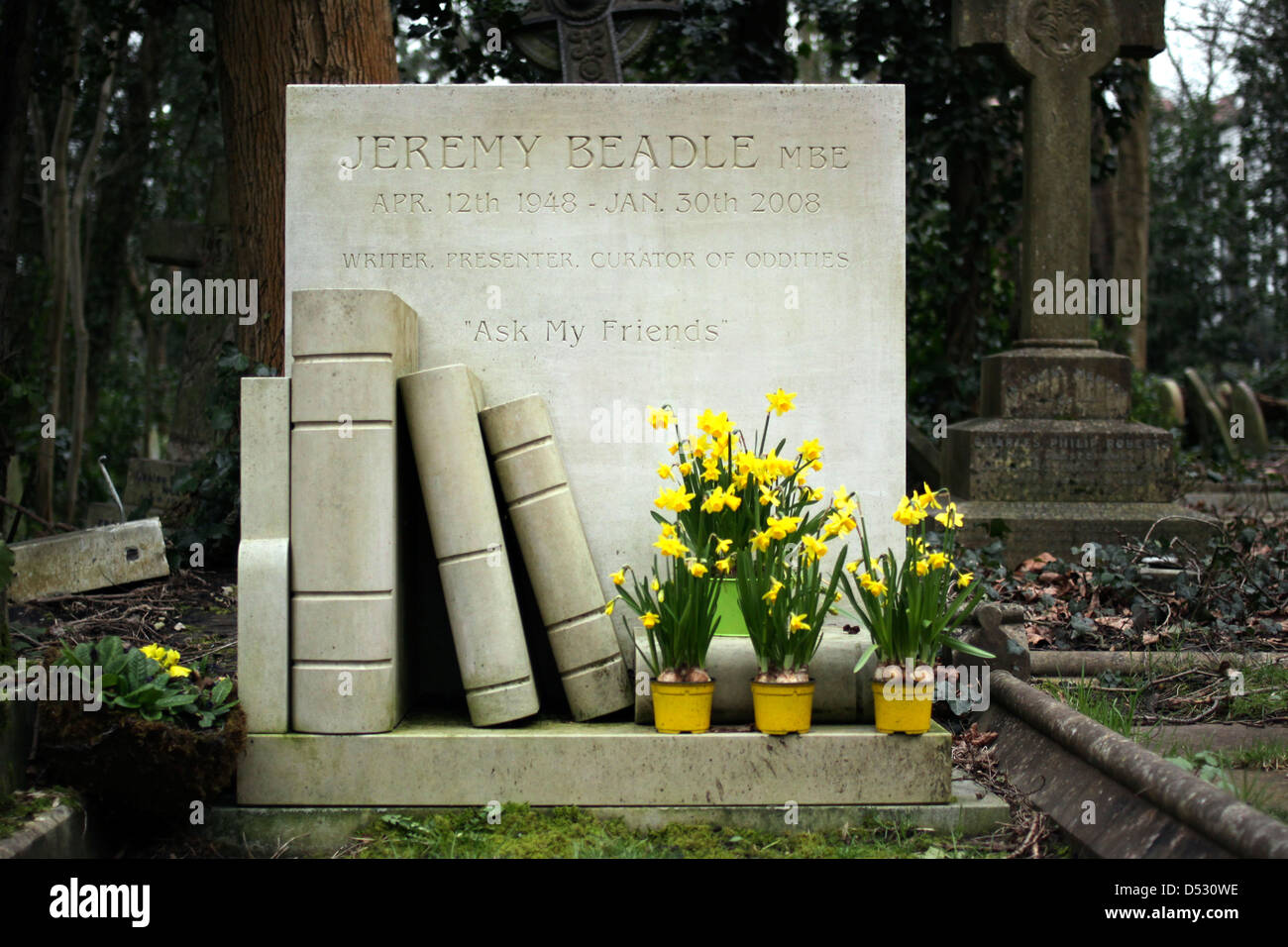 Jeremy Beadle's grave at Highgate Cemetery in London Stock Photo - Alamy