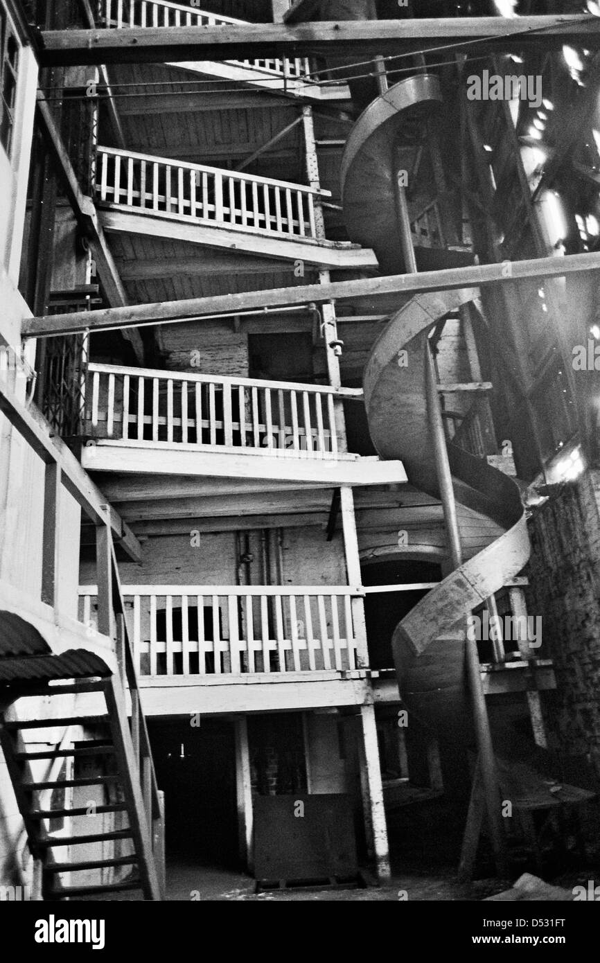 Warehouse dockside industrial decay hi-res stock photography and images ...